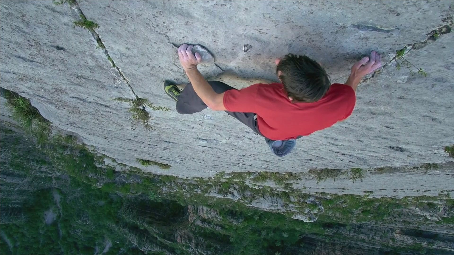 Alex Honnold perfects art of ‘free solo’ rock climbing – Channel 4 News