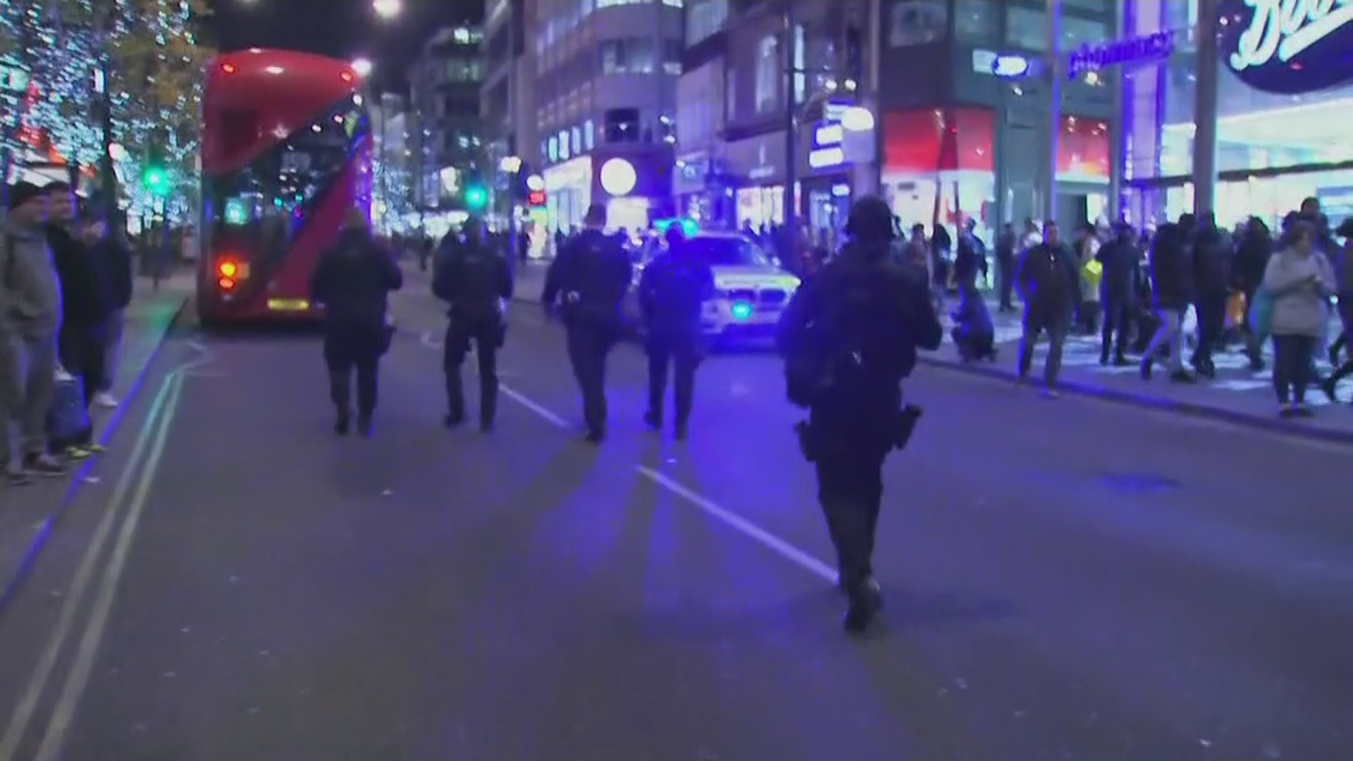 Crowds panic on Oxford Street – Channel 4 News